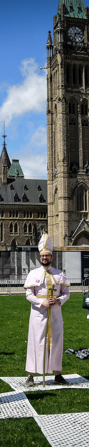 White Bishop – Joshua Lumb – Chess Piece - Live Chess on Parliament